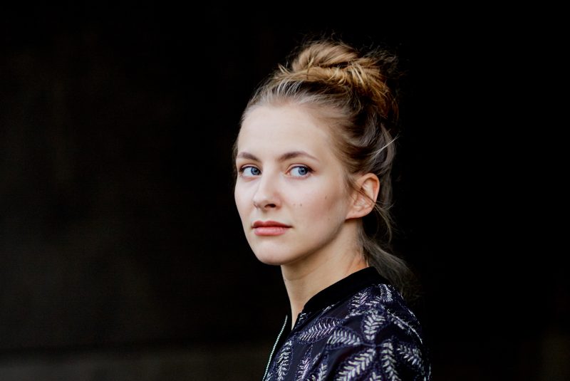 Premiere für Cynthia Cosima Erhardt mit Brecht – Schauspielernews