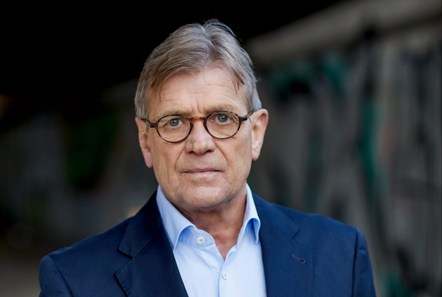 Herzlich Willkommen, Erich Krieg! – Schauspielernews